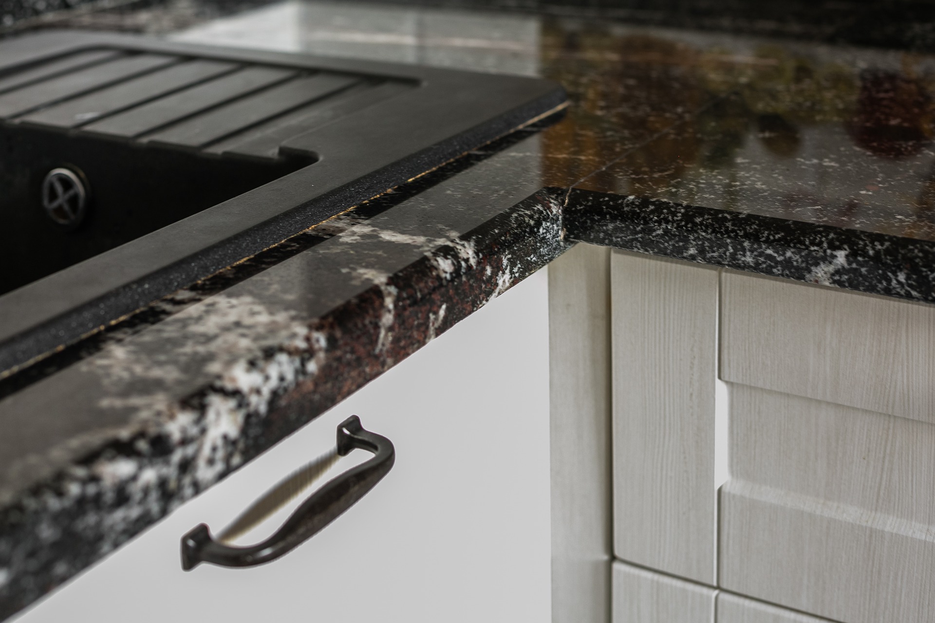 What's the Deal with the Cost of Granite Countertops?